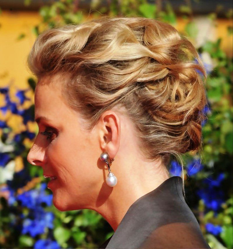 1970s Updo Hairstyles | Full list of 1970s Updo styles