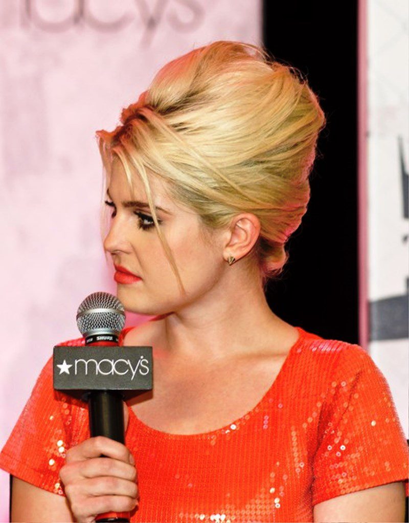 Kelly Osbourne Stylish Blonde Messy Updo Hairstyle